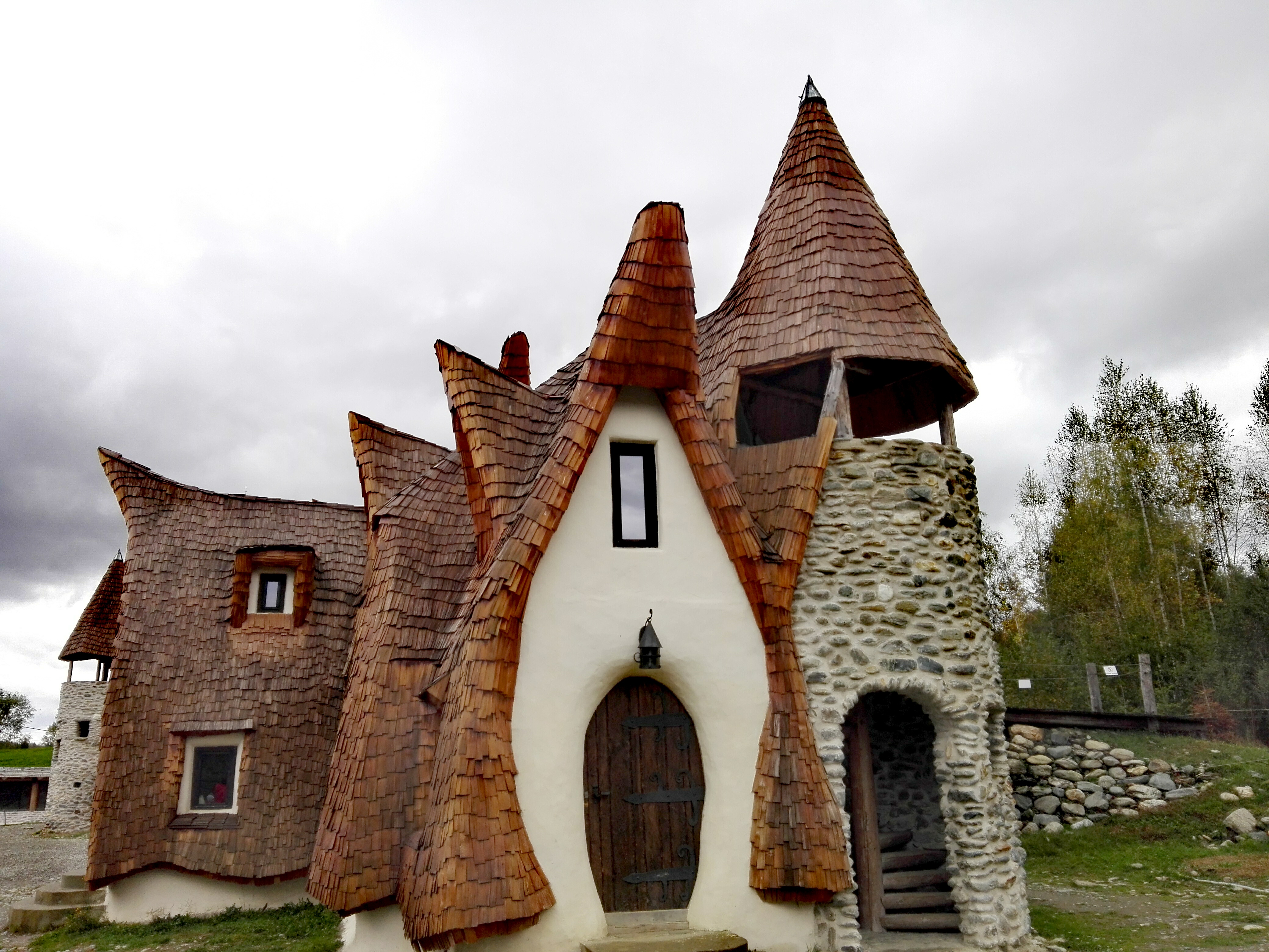 CASTELUL DE LUT DIN VALEA ZANELOR & CRISTIAN & CODLEA & HALMEAG - TARA ...