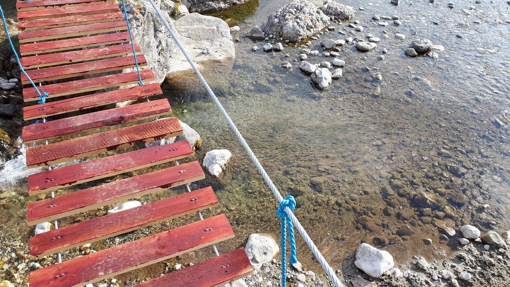 SUS IN PADINA SI DE ACOLO LA CASCADA DOAMNEI, GURA DE RAI SI CASCADA ...